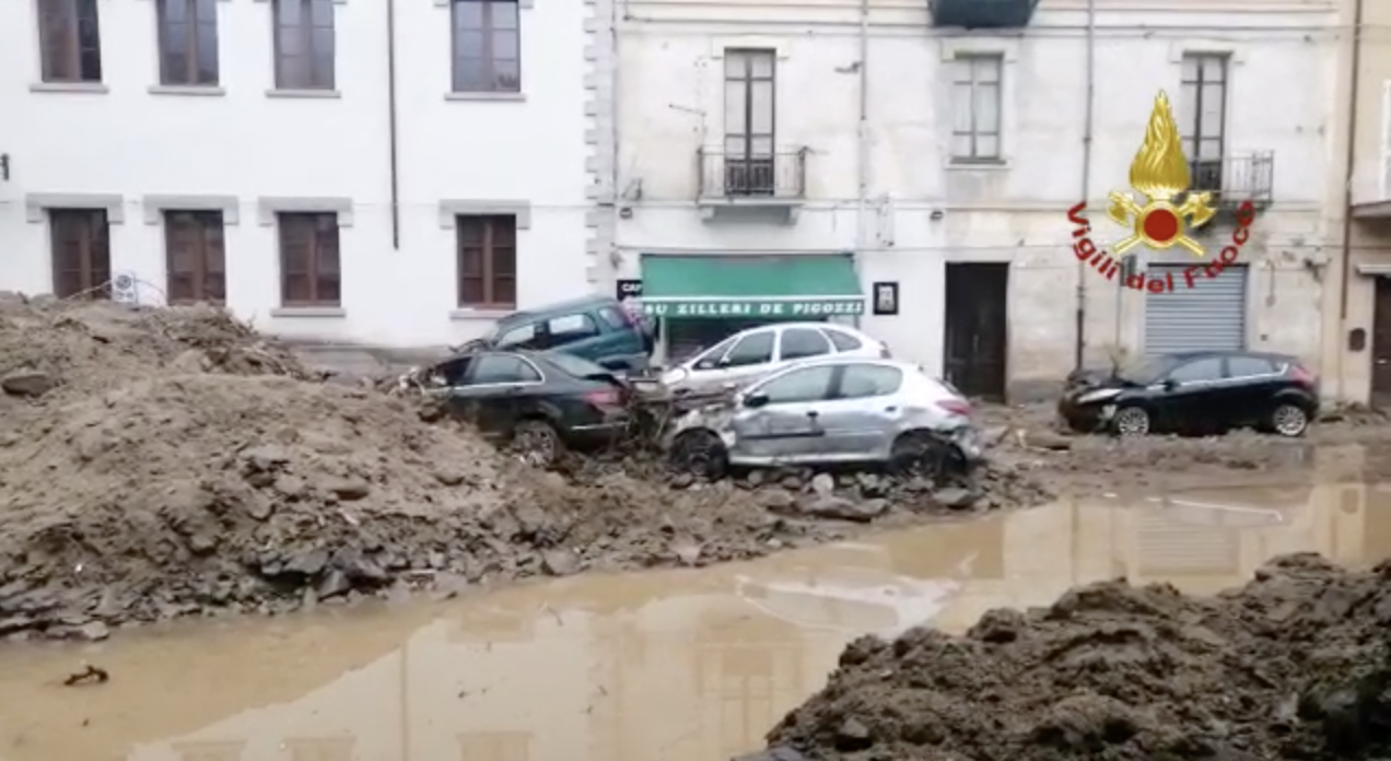 Alluvione Bitti, parte la conta dei danni: 68 sfollati e oltre 400 case ... Alluvione Bitti, parte la conta dei danni: 68 sfollati e oltre 400 case ...